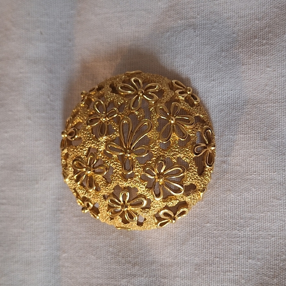 Trifari | Jewelry | Crown Trifari Gold Flower Brooch | Poshmark